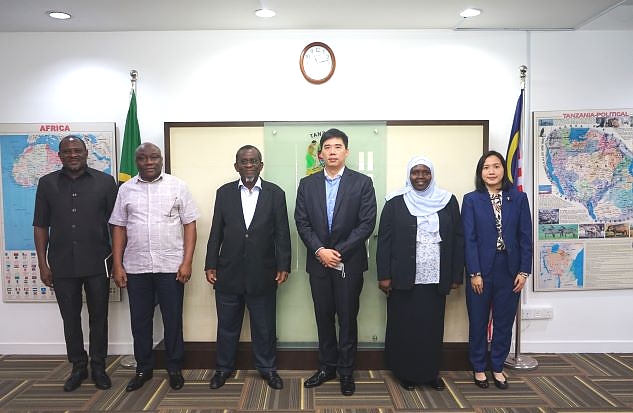 Meeting Between His Excellency Dr. Ramadhani K. Dau and Mr. Bryan L ...