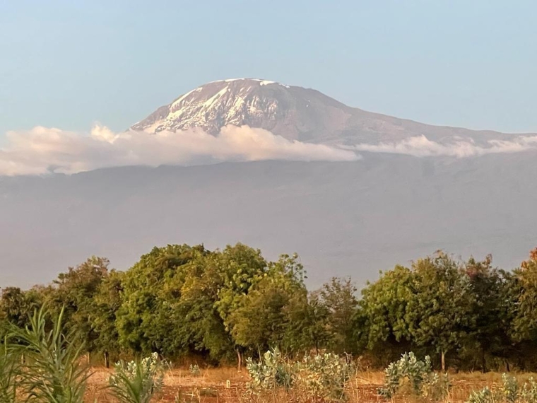 MABALOZI WA TANZANIA WASHIRIKI ZOEZI LA KUPANDA MLIMA WA KILIMANJARO ...